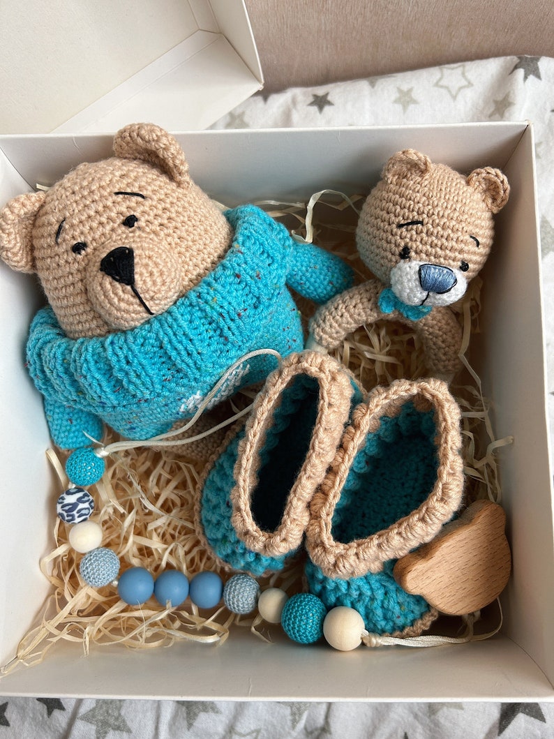 Newborn Gift Box Baby Gift Set of Toy, Rattle, Slippers and Pacifier ...