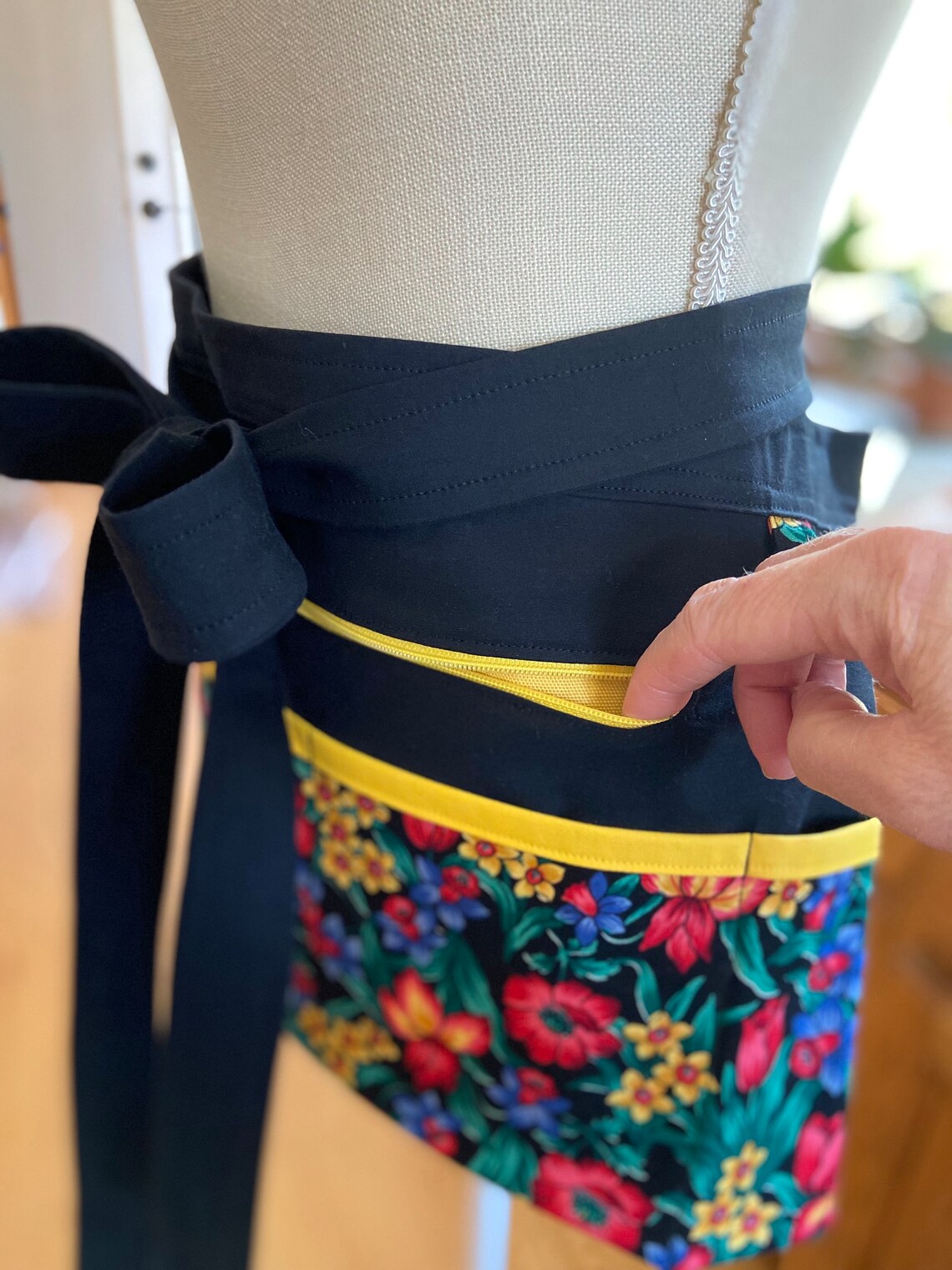 Multi-pocket Apron for Crafting, Cleaning, Teaching, Gardening, Etc. - Etsy