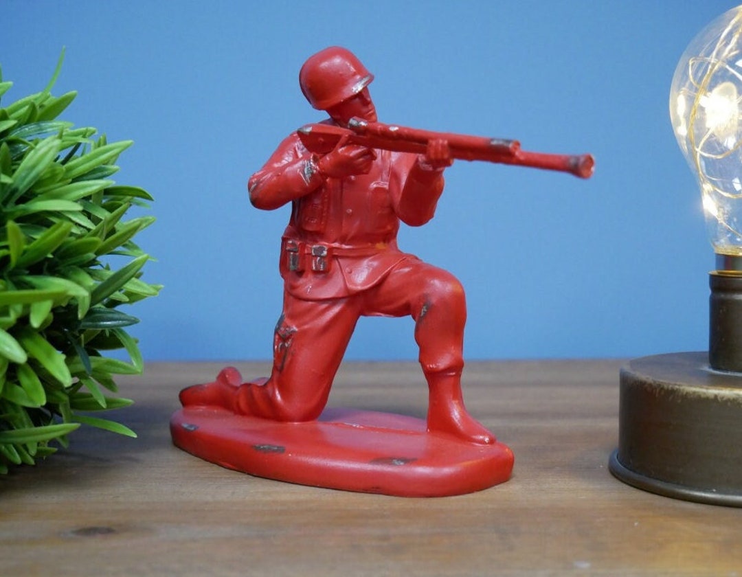 Red Kneeling Resin Soldier Ornament | Army Themed Figurine - Etsy