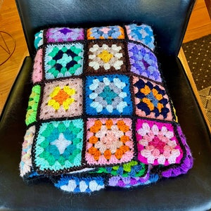Vintage Knee Blanket Throw Granny Square Crochet Rug Black Edging ...