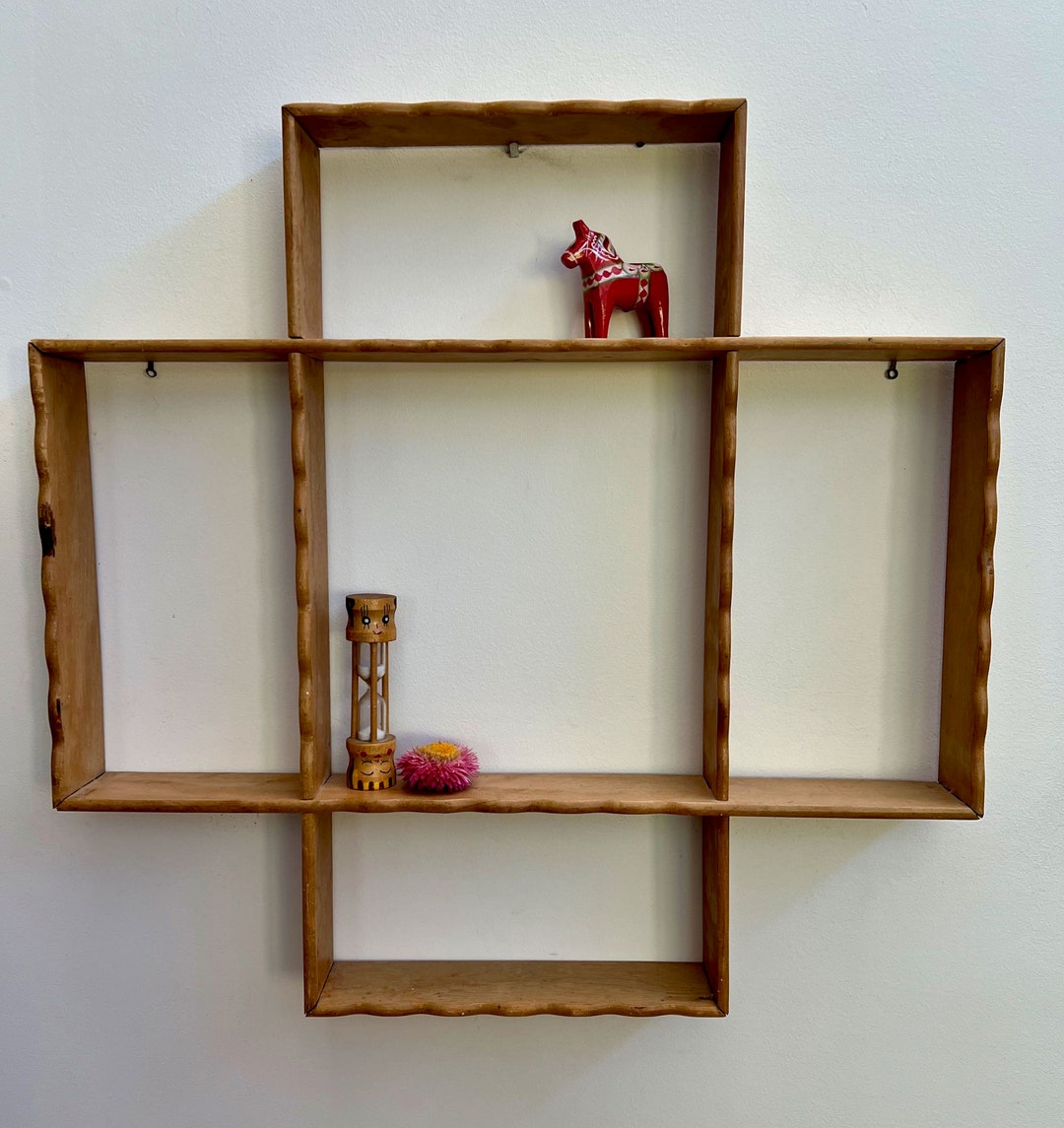 Mid Century Wooden Shadow Box or Ornament Shelf With Scalloped Edge C ...