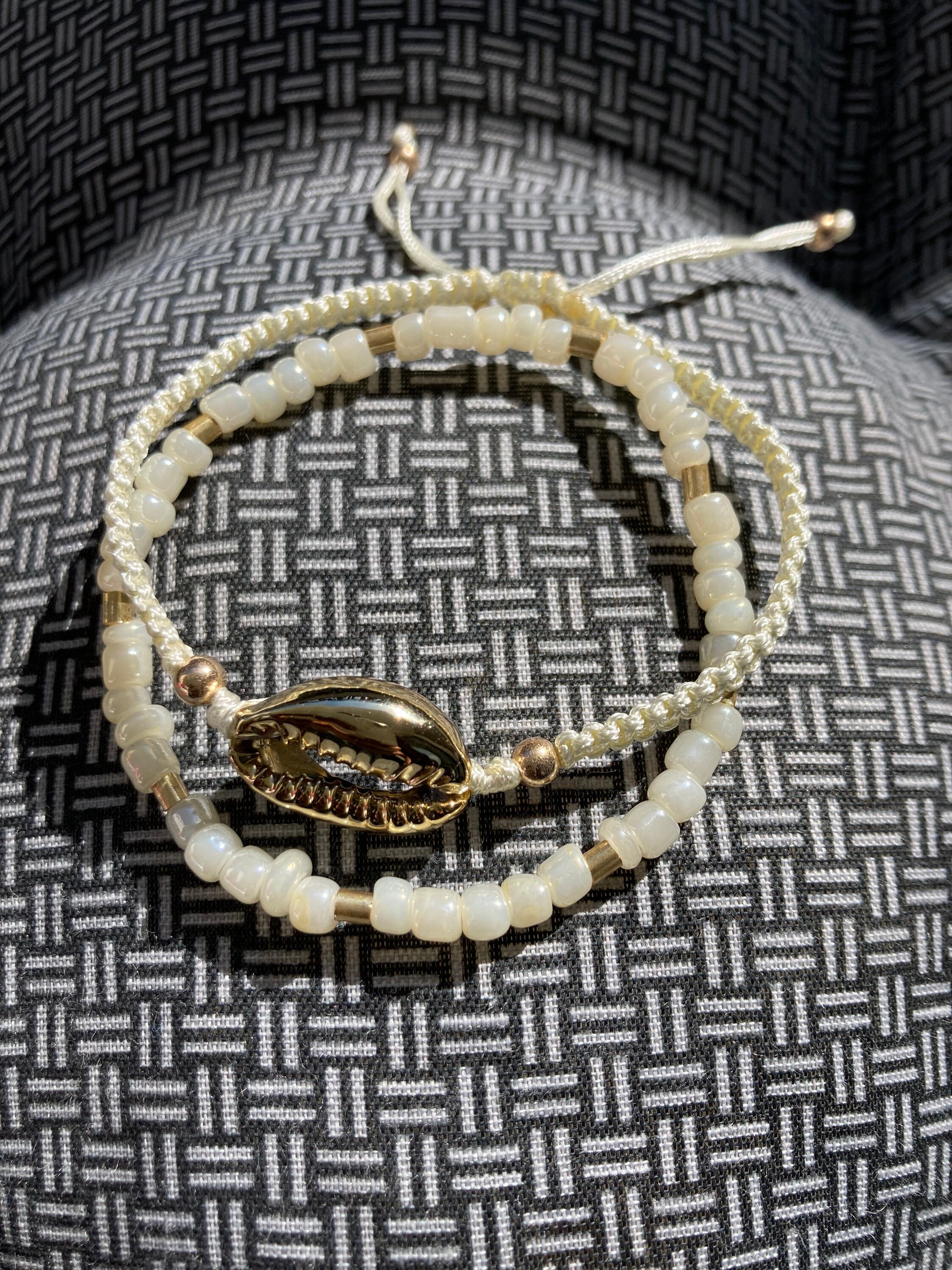Macramé and Cauri Bracelet - Etsy