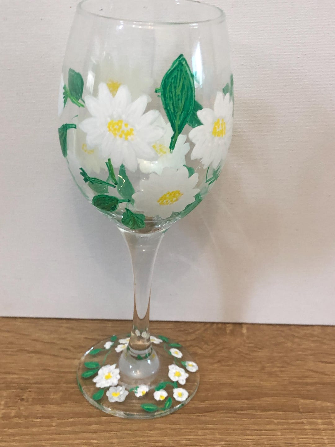 Hand Painted Daisies on Wine Glass, Floral Wine Glass , Daisy Wine ...