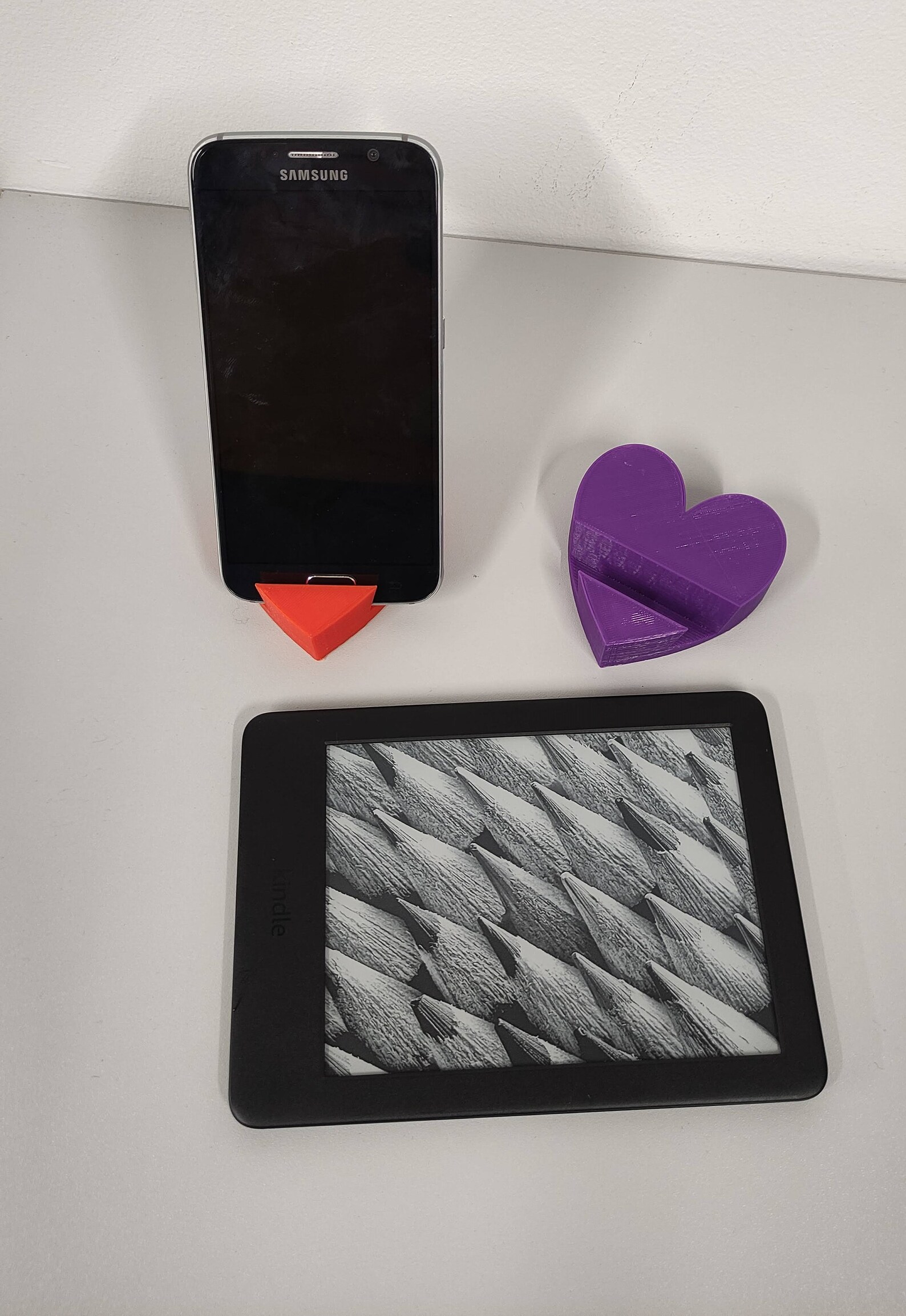 Chic 3D Printed Heart Stand - Elegant Phone/tablet Holder, Love-themed ...