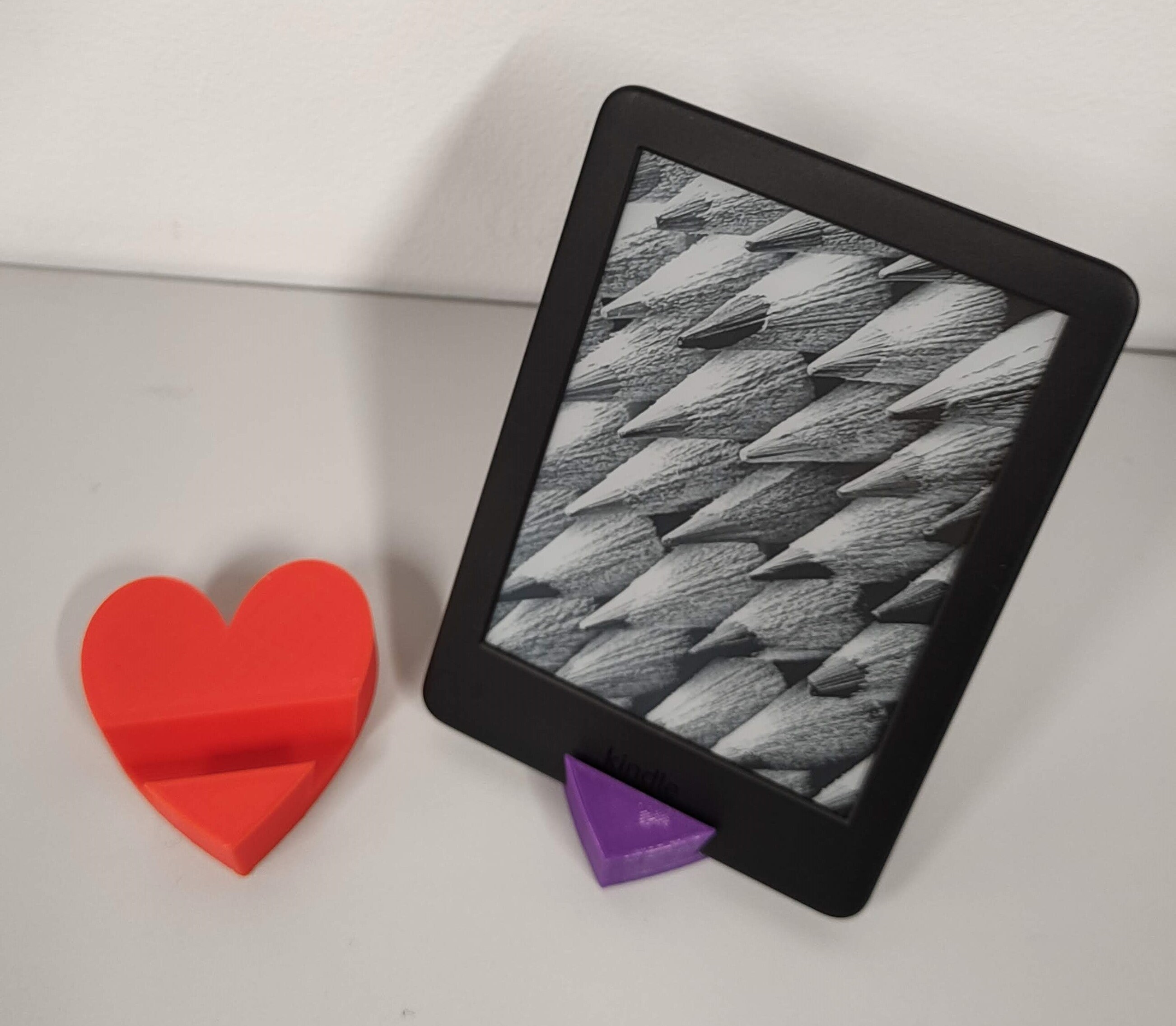Chic 3D Printed Heart Stand - Elegant Phone/tablet Holder, Love-themed ...