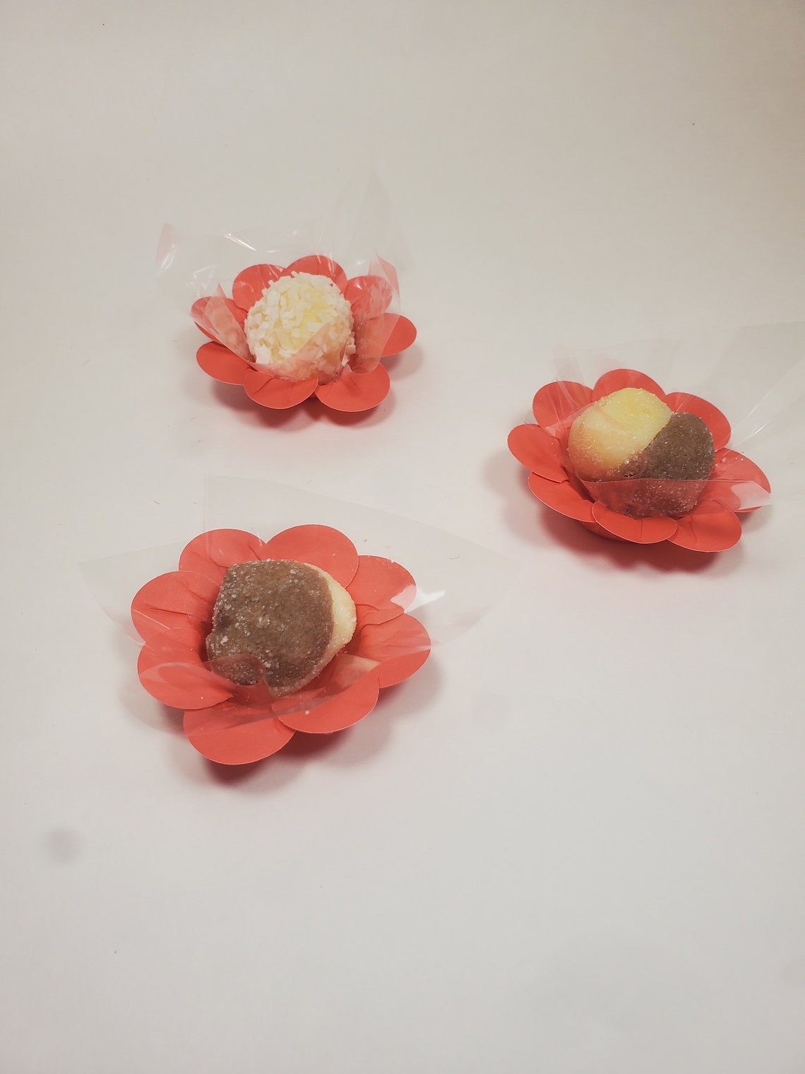 25 Dainty Flower Shaped Truffle Holders - Forminhas De Brigadeiro - Etsy