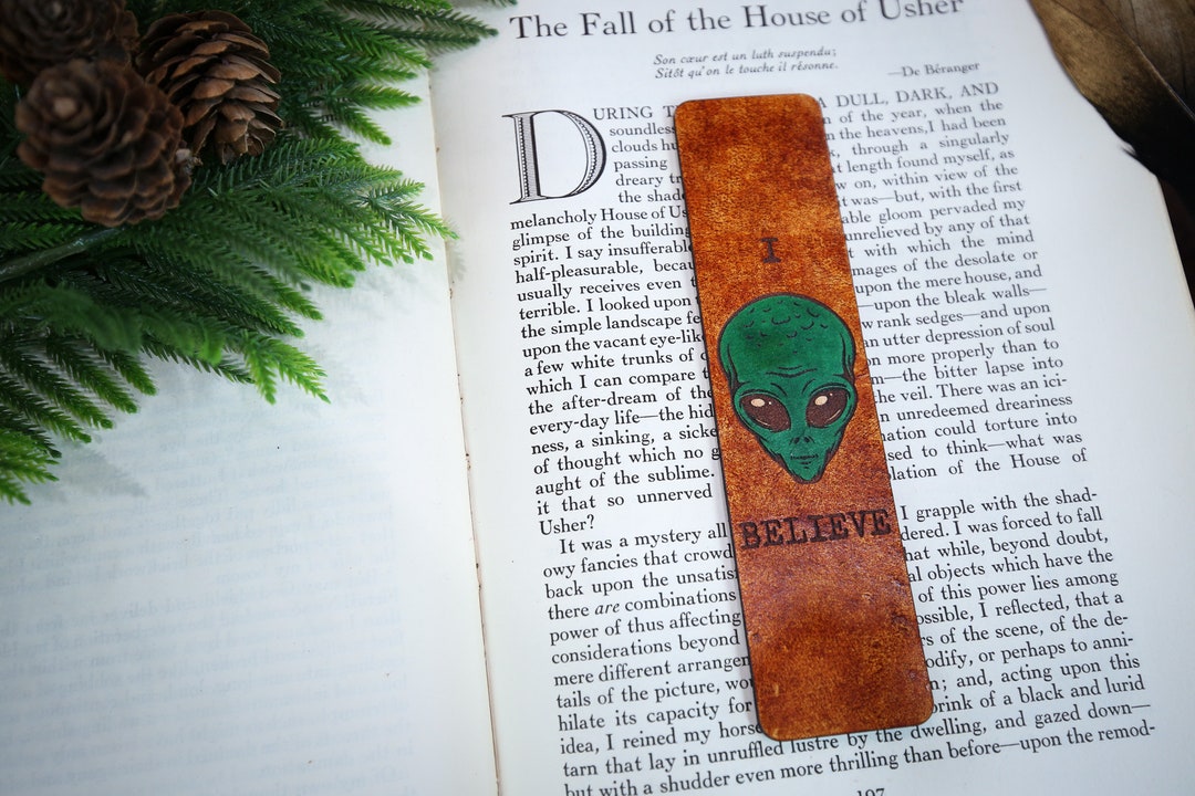 Alien Bookmark | Sci-fi Bookmark | Gift for Reader | Extraterrestrial ...