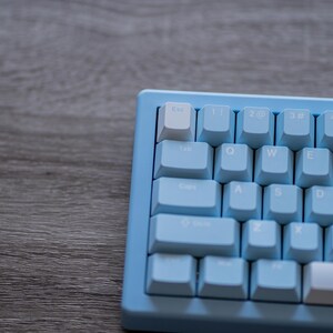 Blue & White Custom GMK67 Mechanical Keyboard - Etsy