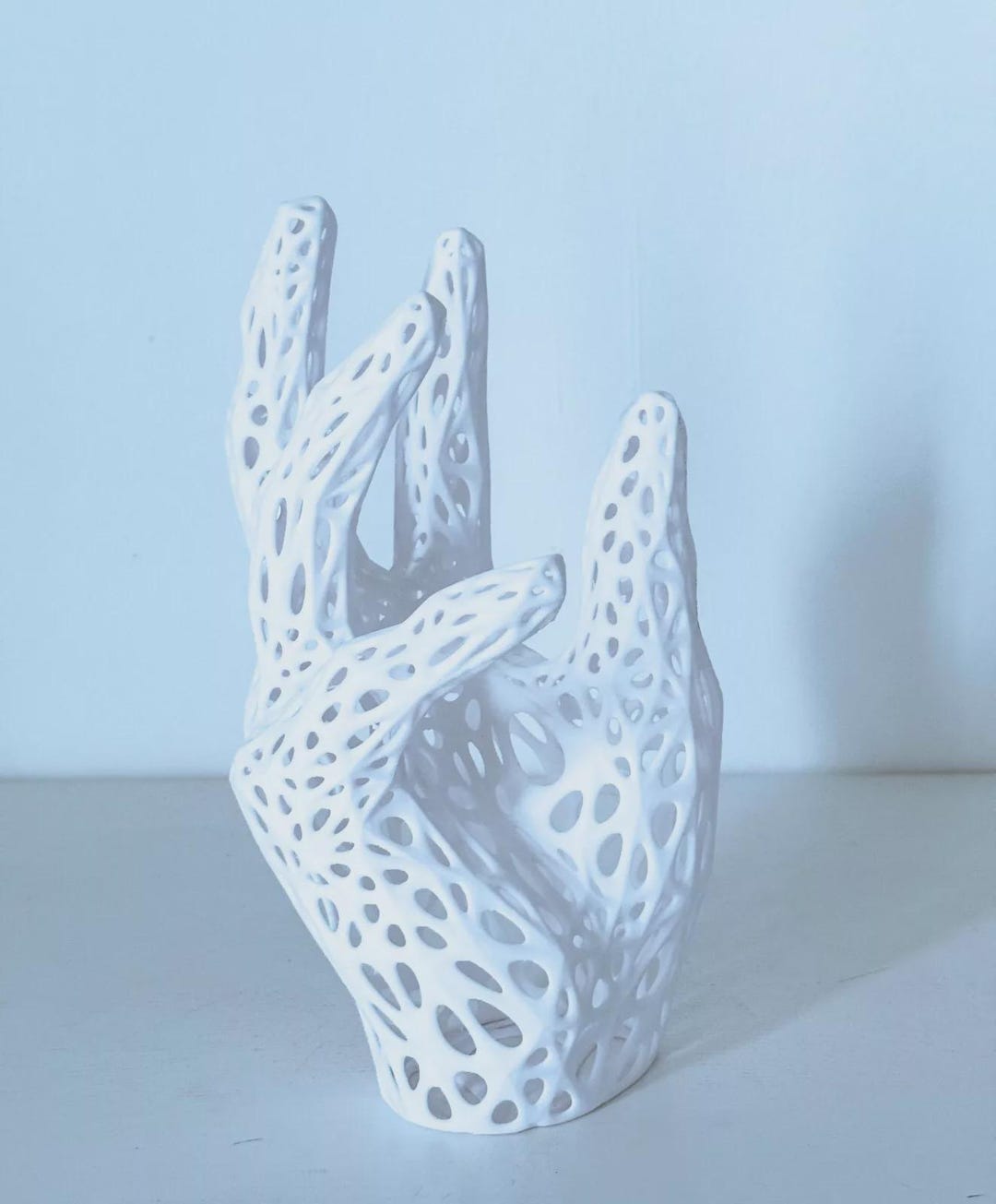 Ethereal Hand, scultura traforata 3D in PLA – Decor elegante da mensola ...