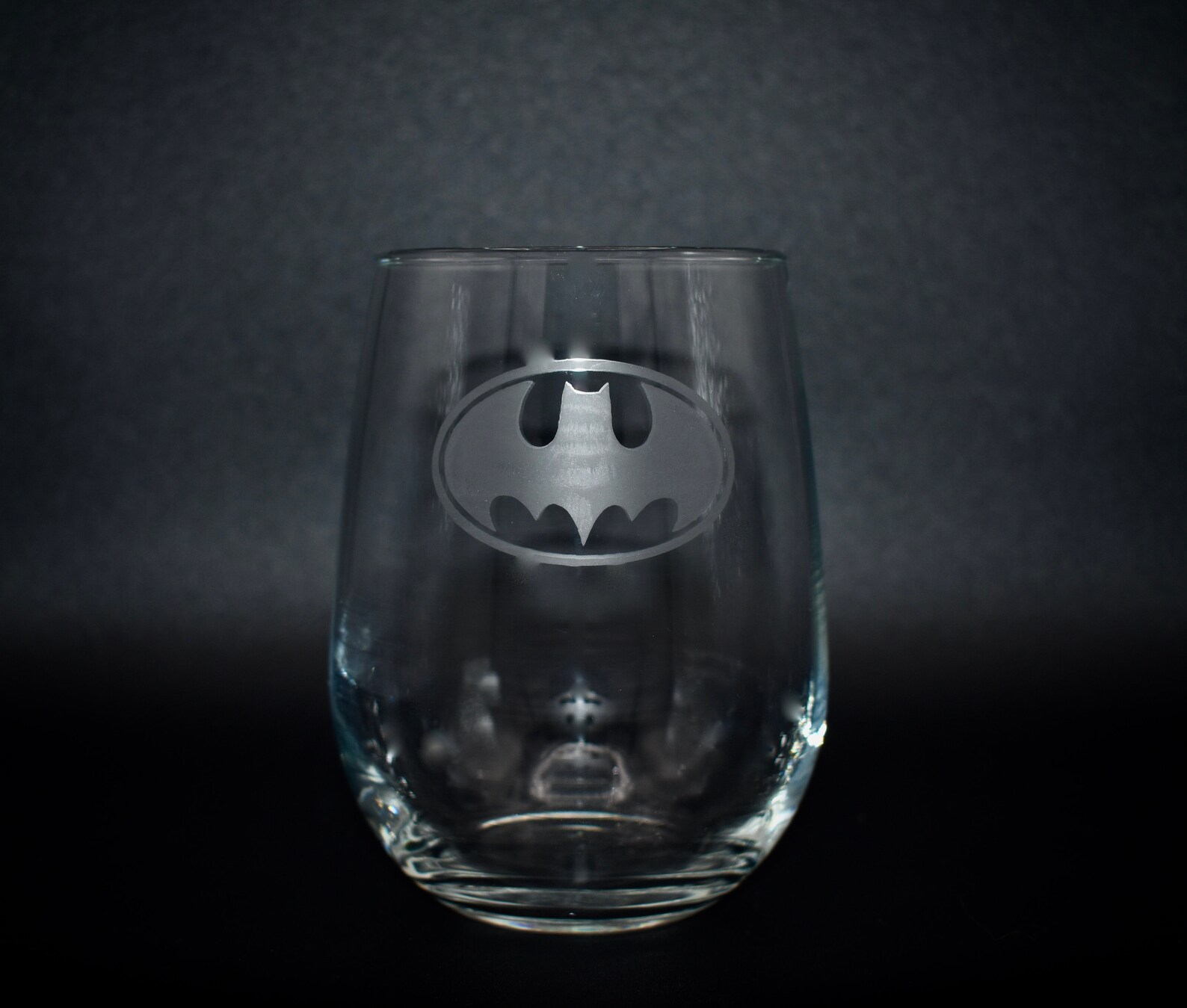 Batman Bat Signal Etched Wine Glass - Etsy