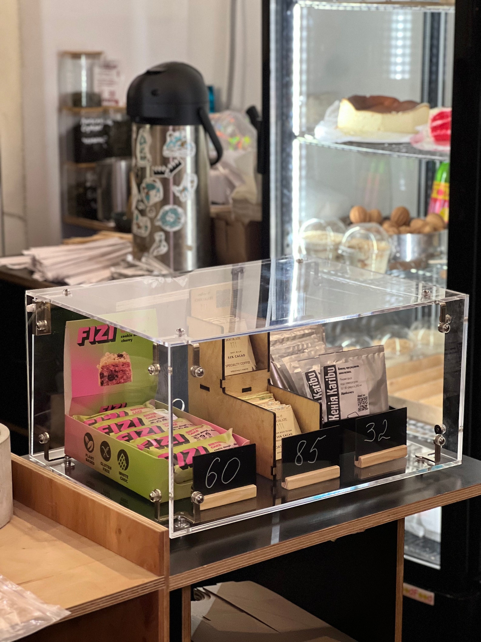 Acrylic Display Case for Baked Goods and More for Cafes and Restaurants ...