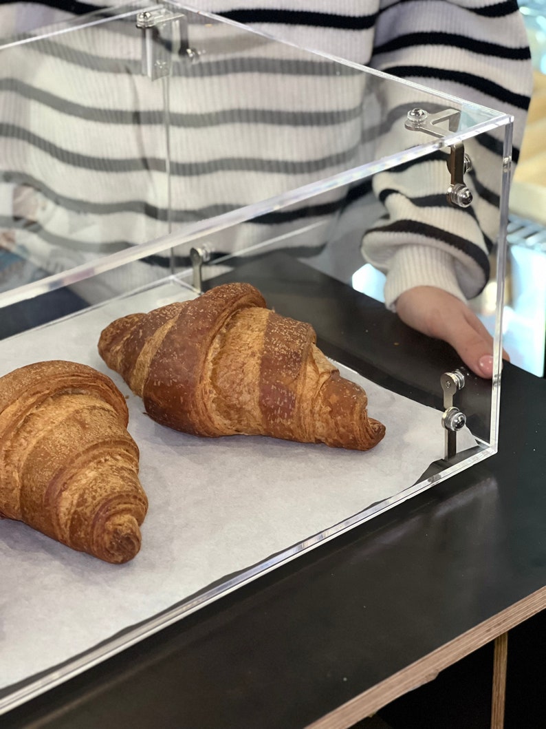 Acrylic Display Case for Baked Goods and More for Cafes and Restaurants ...