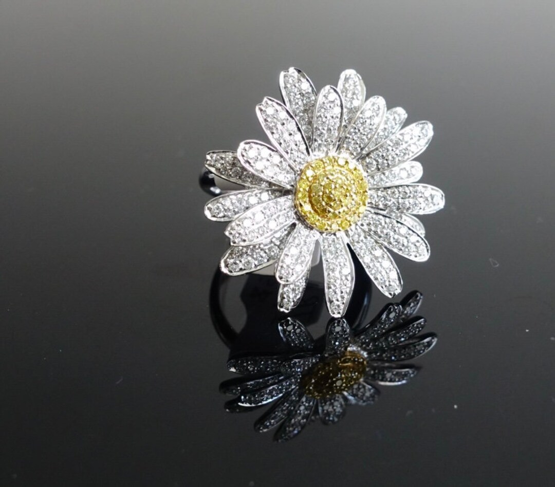 Ring | Daisy Flower | 18K White Gold With White and Yellow Diamonds ...