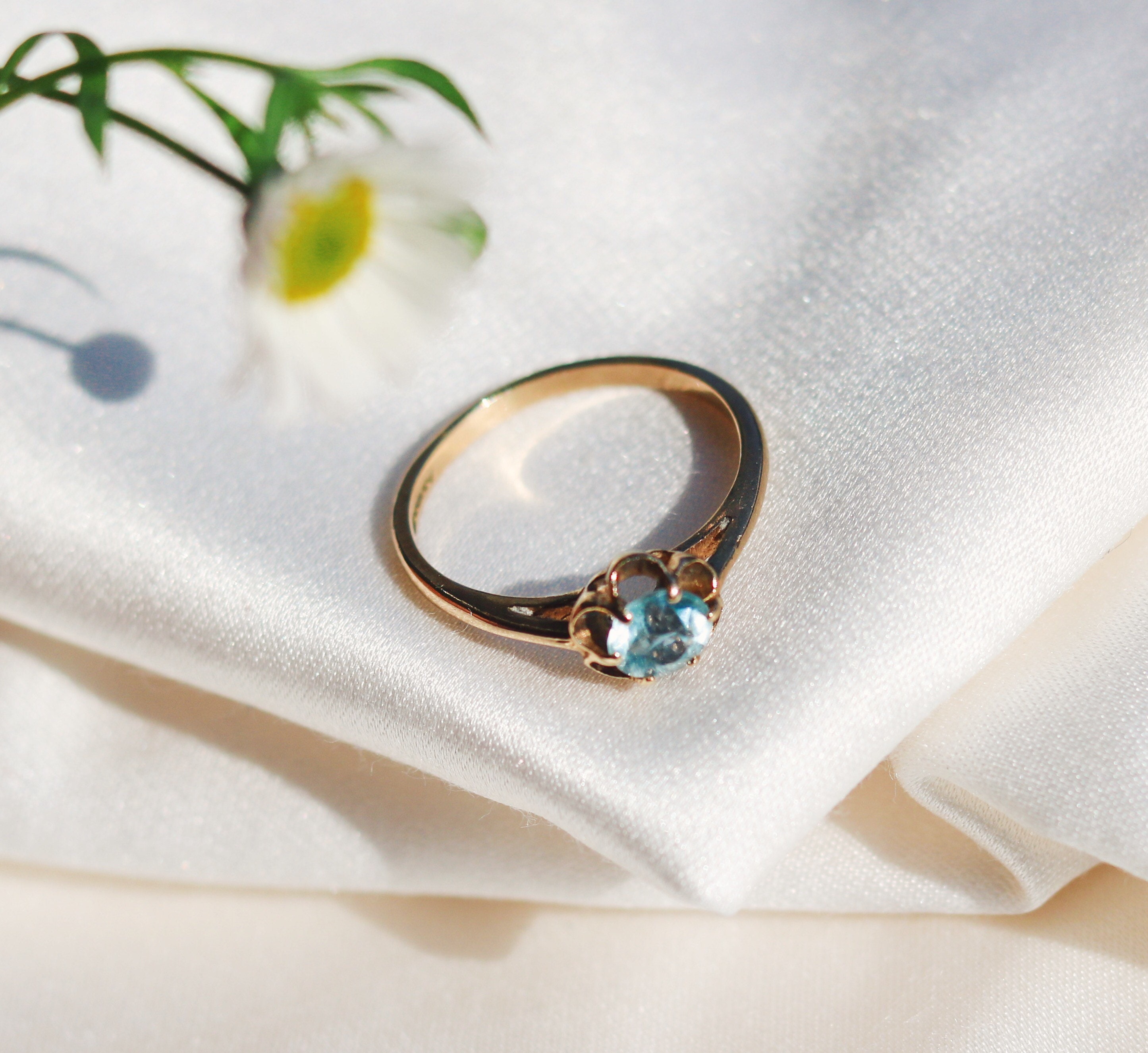 Vintage Aquamarine Buttercup Belcher setting ring. | Etsy