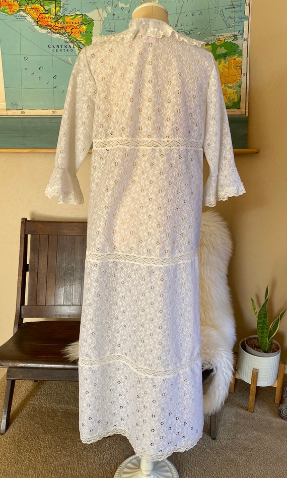 Vintage Alice Maloof Lace Ruffle Housecoat Bathrobe D… - Gem