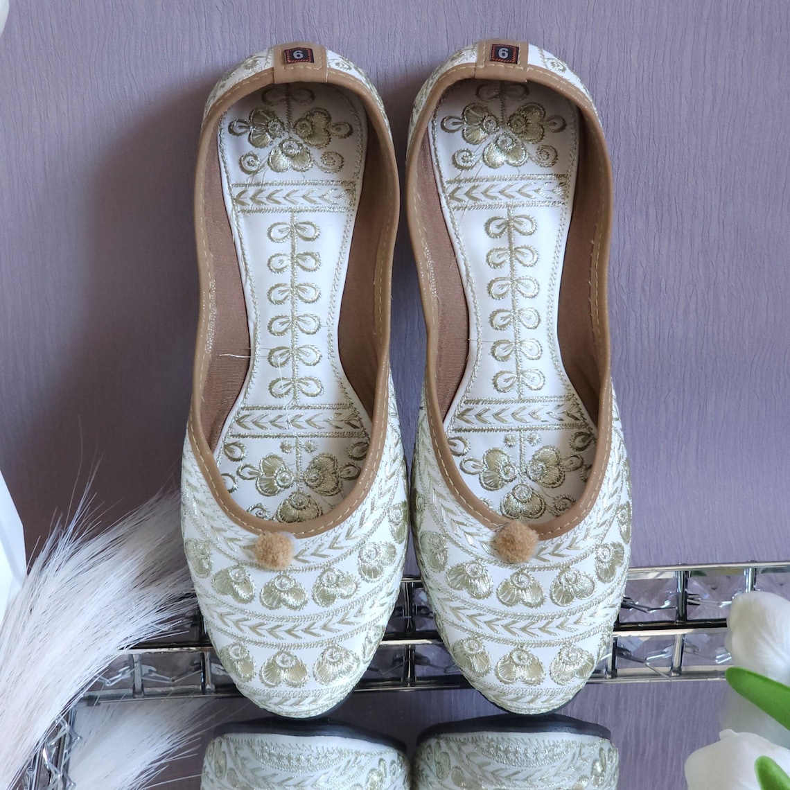 White Leather Embroidered Jutti Shoes: Punjabi Mojari, Dabka Work - Etsy