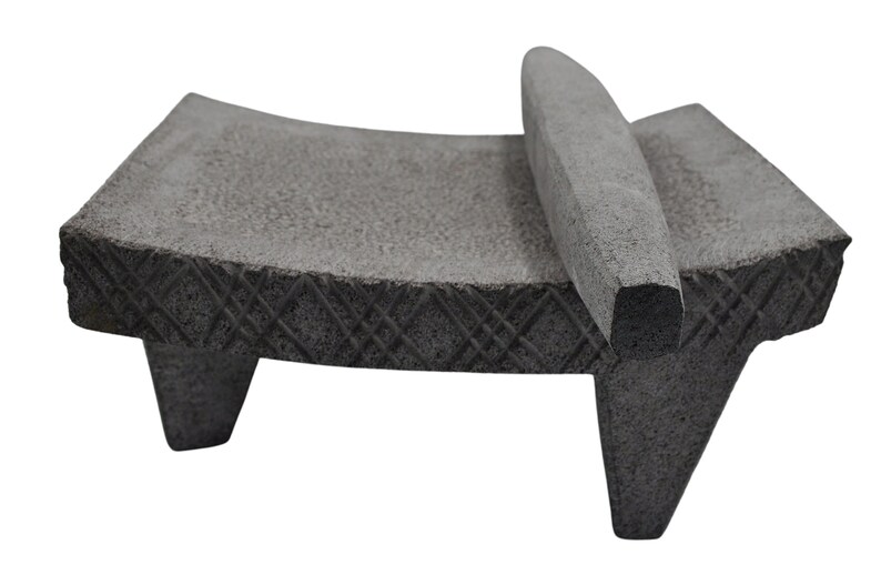 Métlatl Mexican Metate Made of Lava Rock With Metlapil 22x32 - Etsy UK