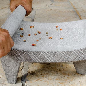 Métlatl Mexican Metate Made of Lava Rock With Metlapil 22x32 CM ...