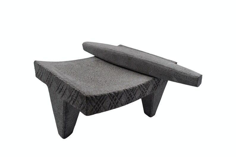 Métlatl Mexican Metate Made of Lava Rock With Metlapil 22x32 - Etsy Canada