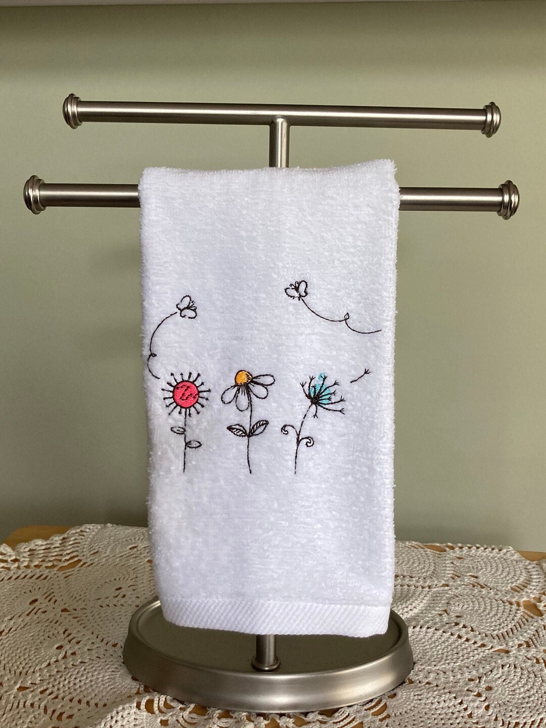 Flowers and Butterflies Fingertip Towel, Spring Season Fingertip Towel ...
