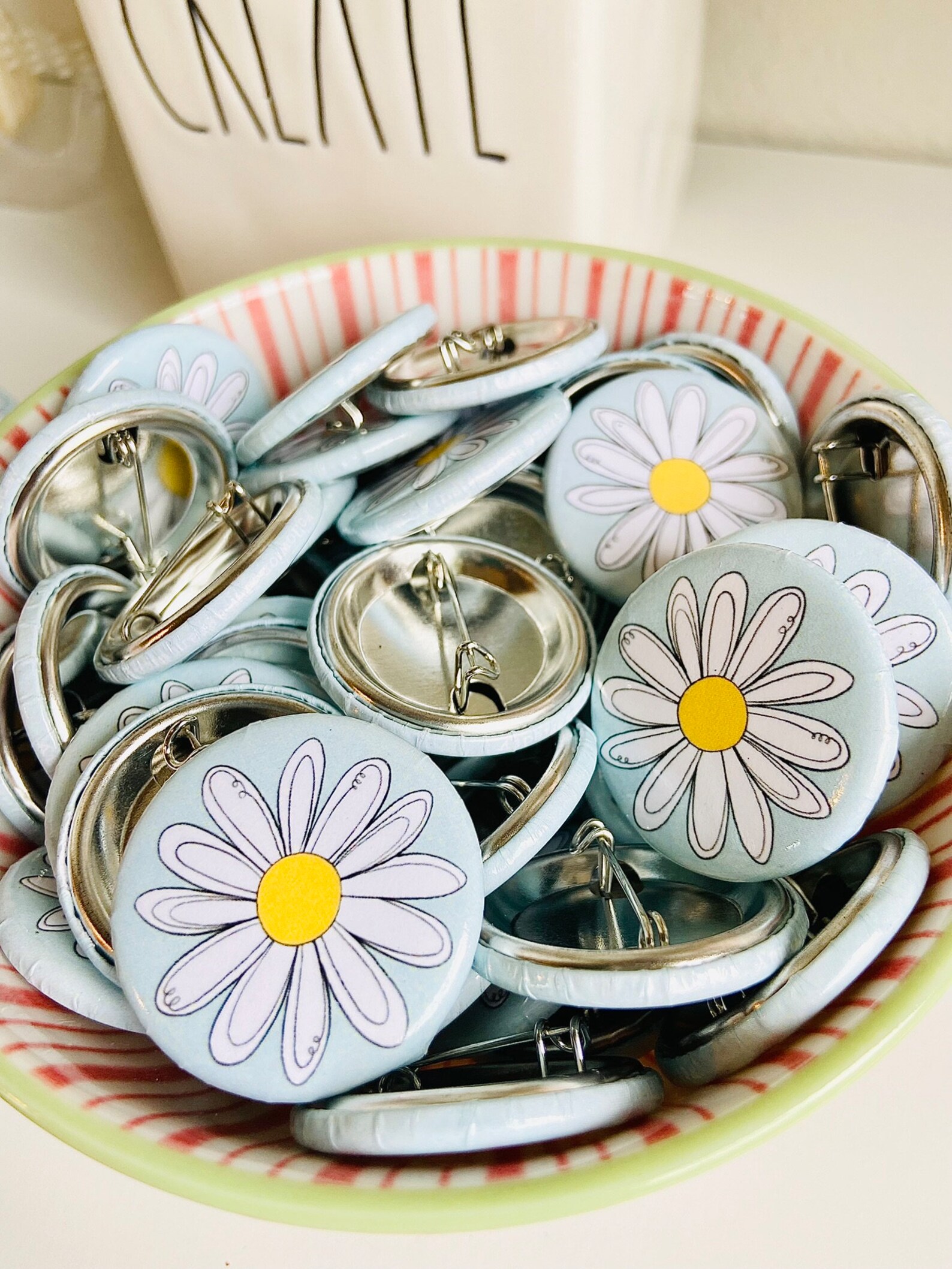 Daisy Pin Button - Etsy