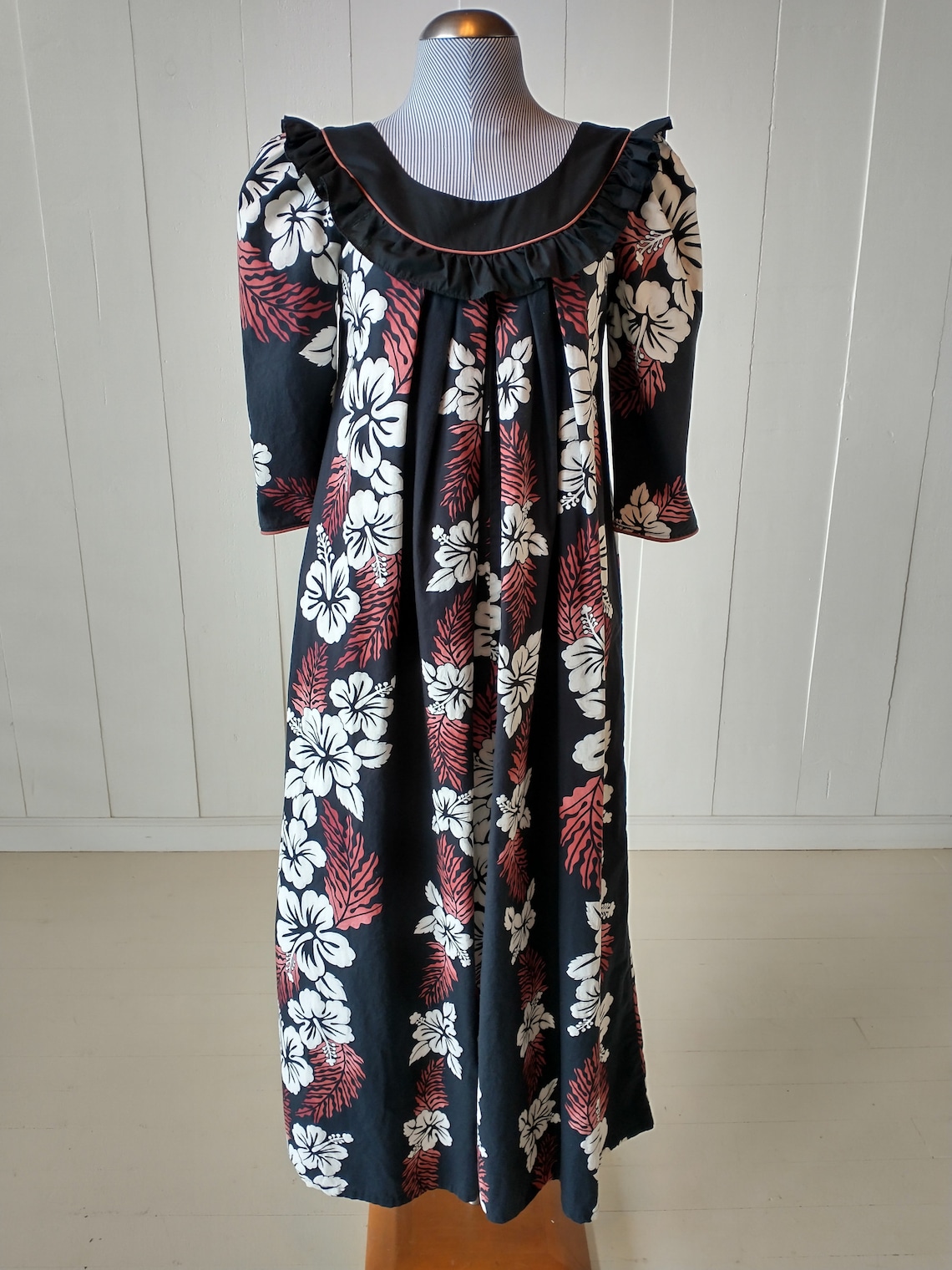 Vintage Mu'umu'u Hawaiian Dress Muumuu Floral Ruffle 1980s Resort ...