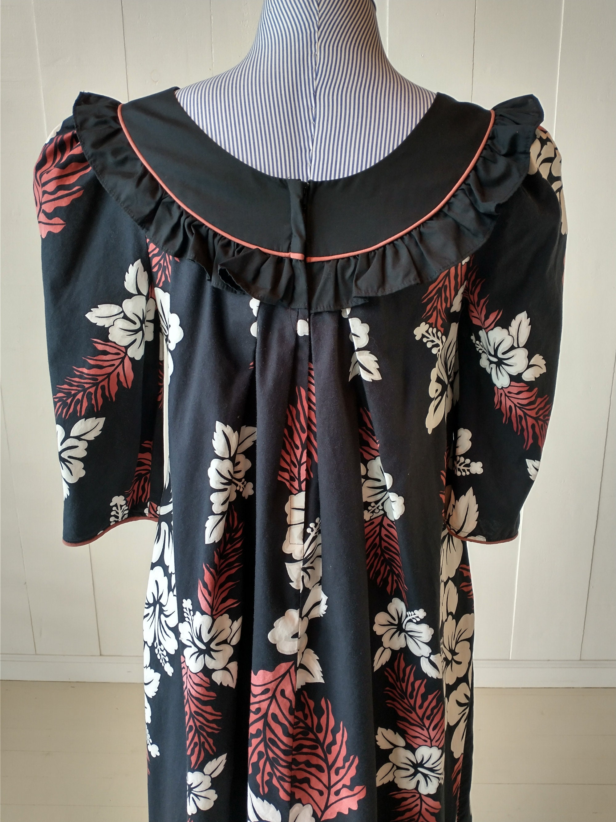 Vintage Mu'umu'u Hawaiian Dress Muumuu Floral Ruffle 1980s Resort ...