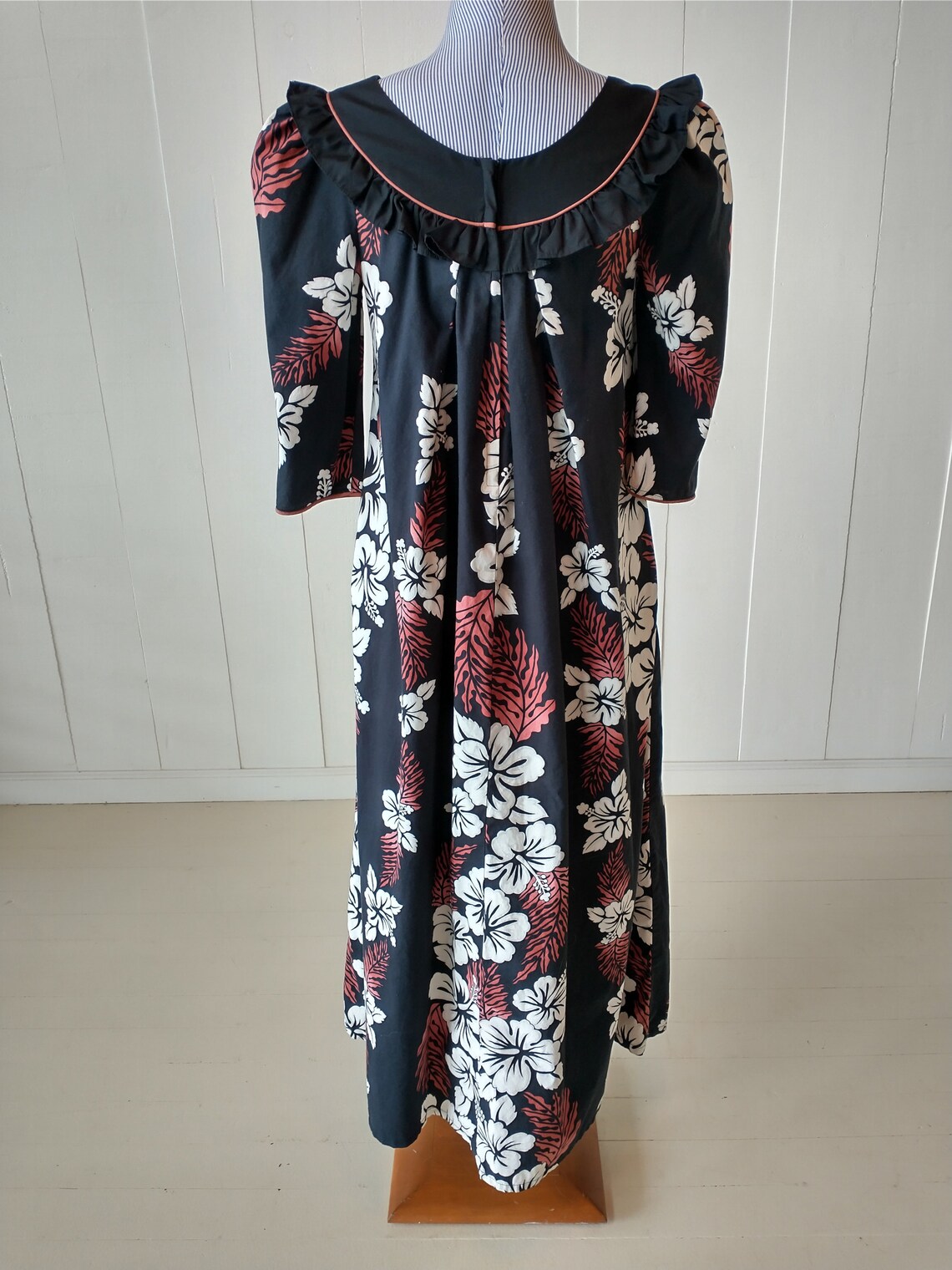 Vintage Mu'umu'u Hawaiian Dress Muumuu Floral Ruffle 1980s Resort ...