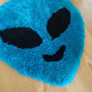 Alien Head Tufted Rug, Handmade Tufting Custom Rug, Space Carpet Home ...