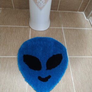 Alien Head Tufted Rug, Handmade Tufting Custom Rug, Space Carpet Home ...
