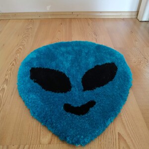 Alien Head Tufted Rug, Handmade Tufting Custom Rug, Space Carpet Home ...