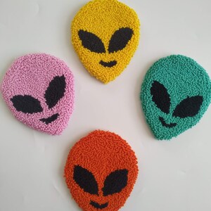 Hand Tufted Alien Head Halloween Decor, Punch Needel Set of 2 Mini Mug ...