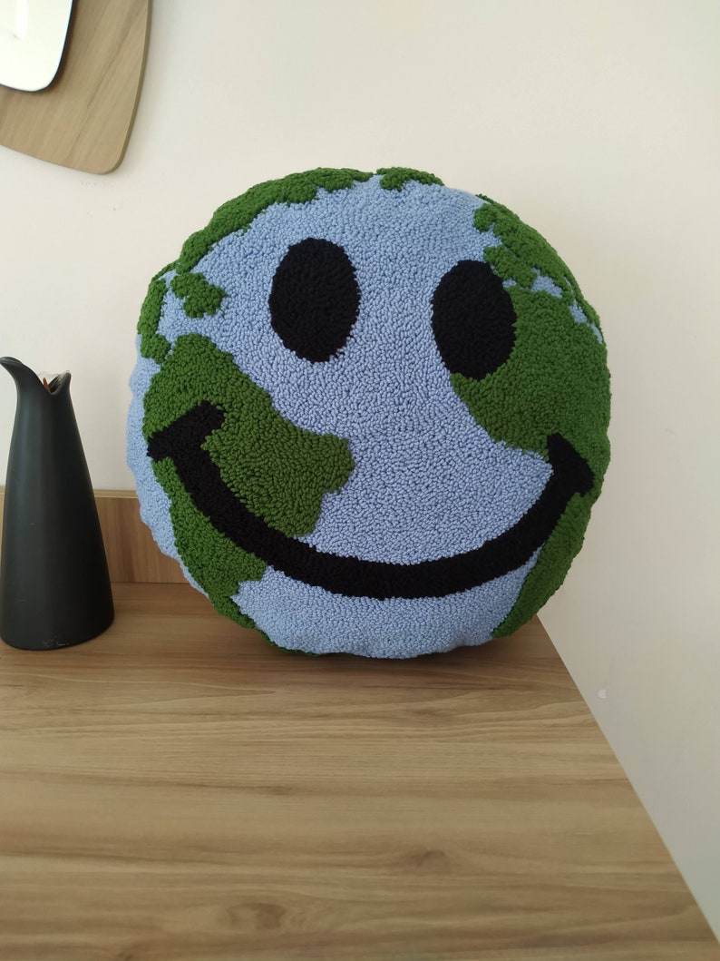 Hand Tufted World Map Pillow Earth Shaped Round Throw Pillow - Etsy