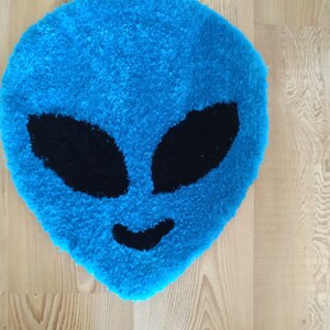 Alien Head Tufted Rug, Handmade Tufting Custom Rug, Space Carpet Home ...