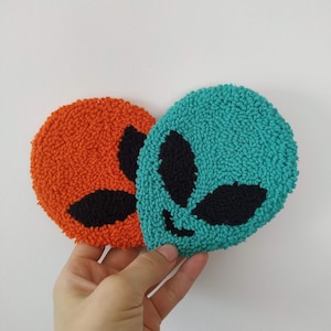 Hand Tufted Alien Head Halloween Decor, Punch Needel Set of 2 Mini Mug ...