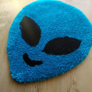 Alien Head Tufted Rug, Handmade Tufting Custom Rug, Space Carpet Home ...