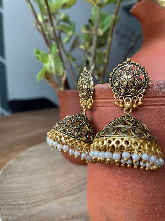 Jimikki with pearl store