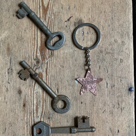 Copper Star Keyring celestial metal keychain hammered copper | Etsy