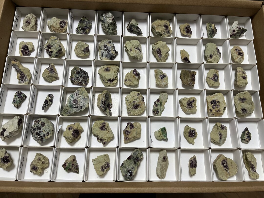 Pyrope Chromdiopside Enstatite Mineral Specimen Box - Etsy