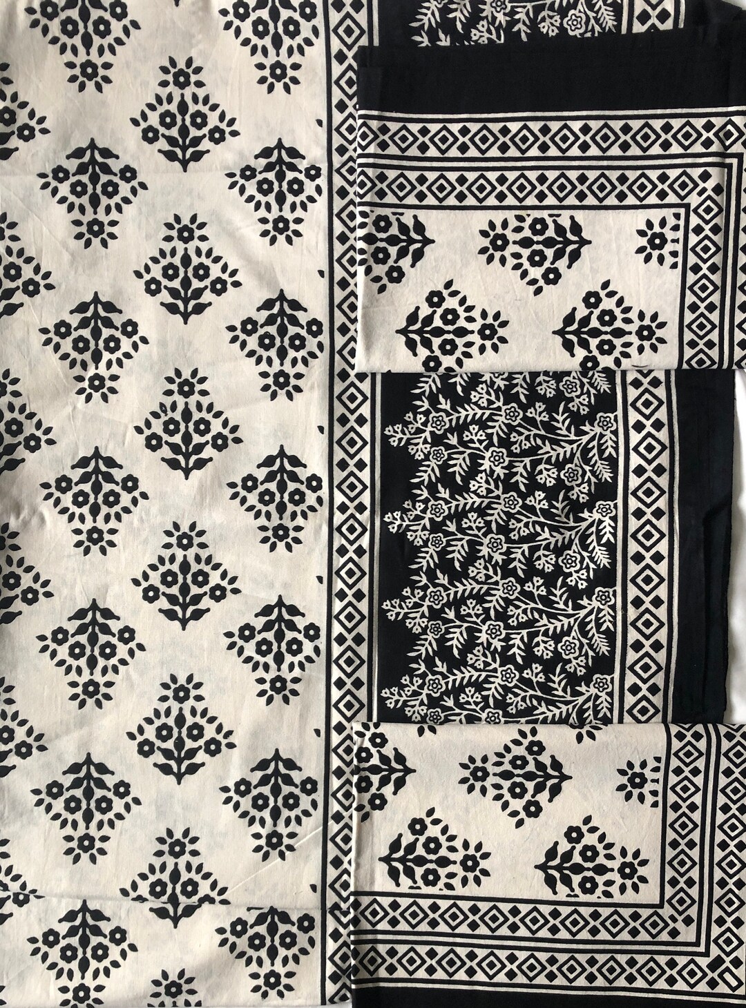 Rectangular Black and White Floral Bordered Printed Bedsheet With 2 ...