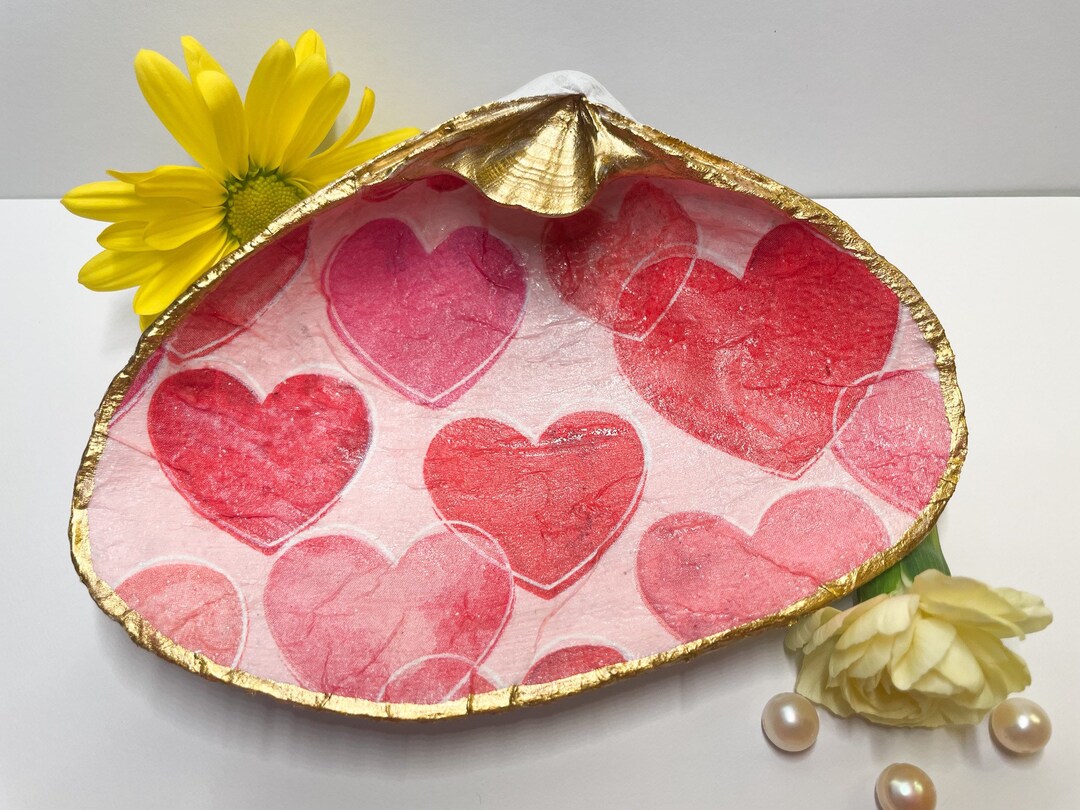 Valentines Hearts . Decoupage Clam Shell. - Etsy