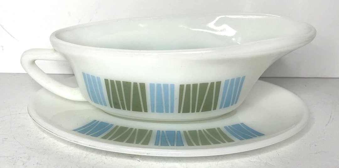 Vintage JAJ Pyrex Gravy Sauce Boat and Plate Glass With Matchmaker ...