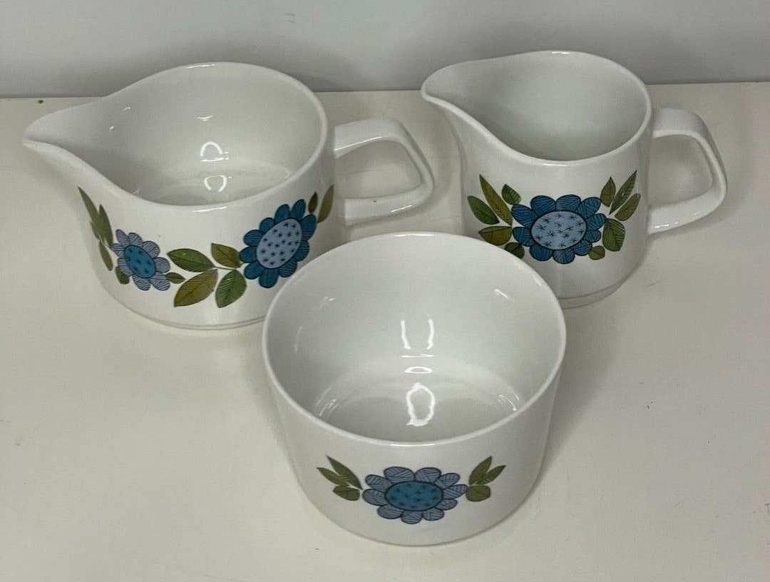 J & G Meakin TOPIC Pattern Blue Flower Floral Pattern Studio Pottery ...