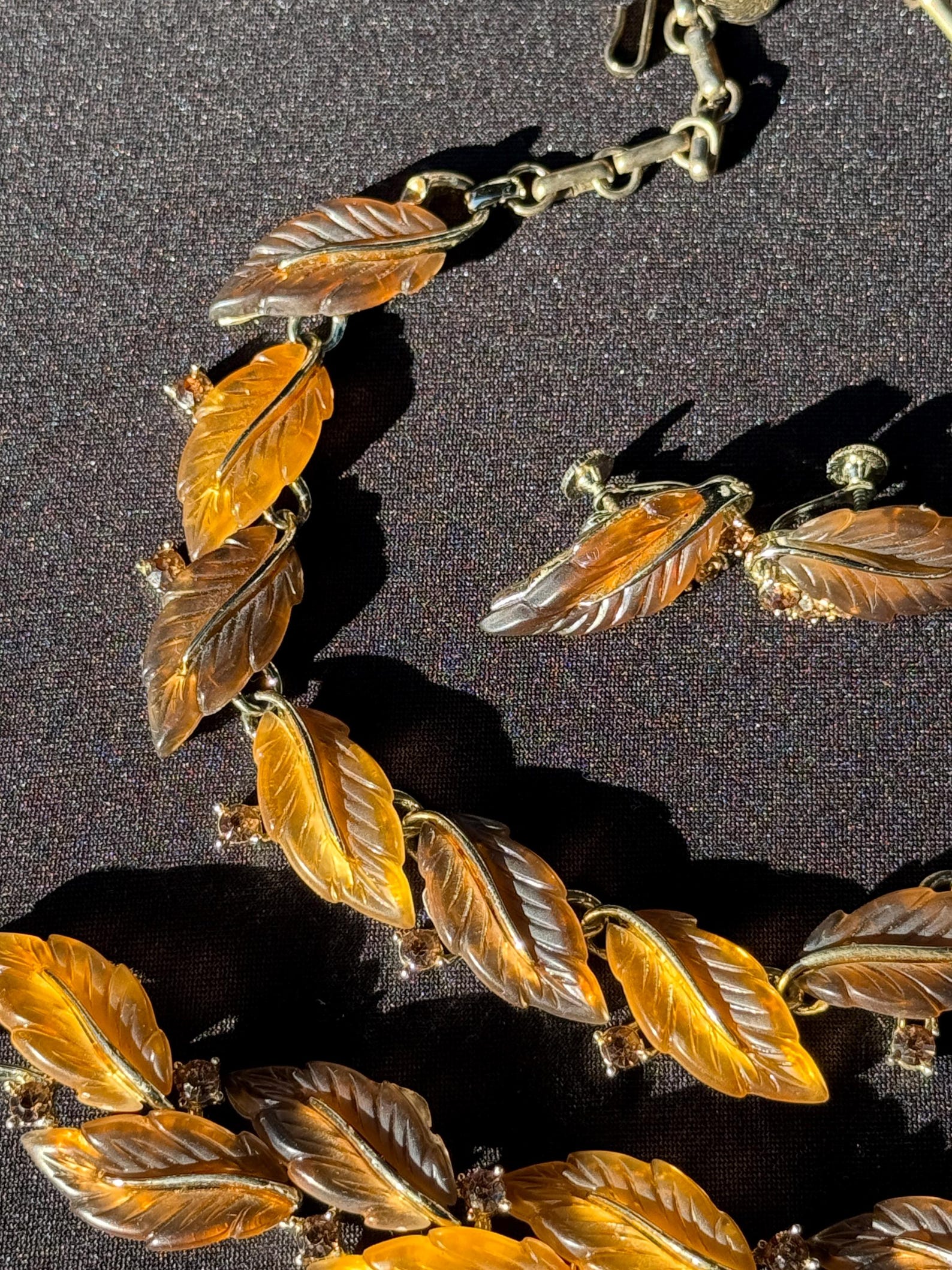 Vintage Lisner Amber Brown Thermoset Leaf Parure 3 Piece Set Earrings ...