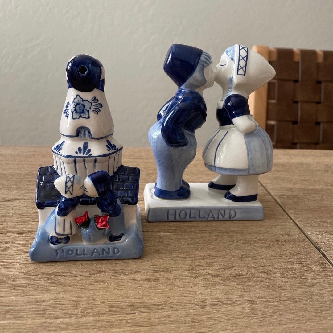Set of 2 Vintage Delft Blue Kissing Couple Figurines - Etsy