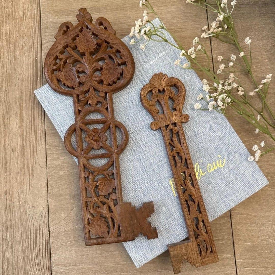 Set of 2 Vintage Wooden Carved Keys Wall Decor - Etsy