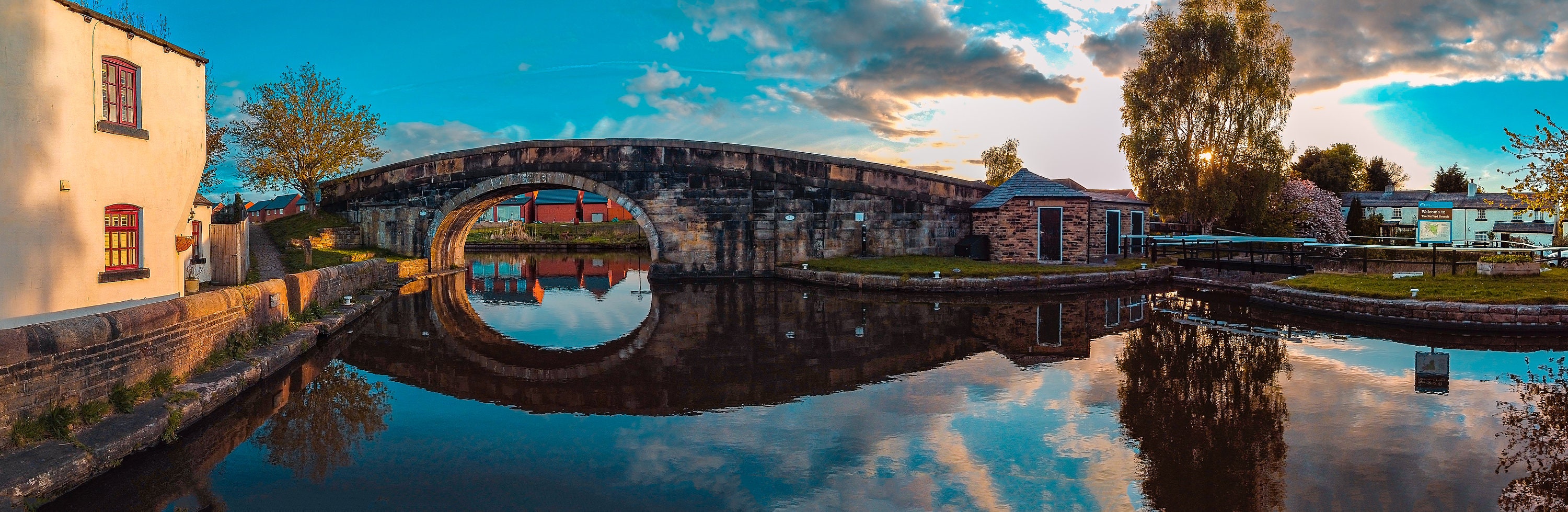Top Locks Bridge No.1 Panorama Burscough Canal Rufford - Etsy UK