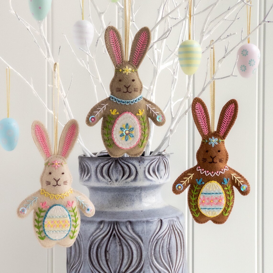 Felt Easter Bunnies Embroidery Pattern, Set of Three DIY Hanging ...