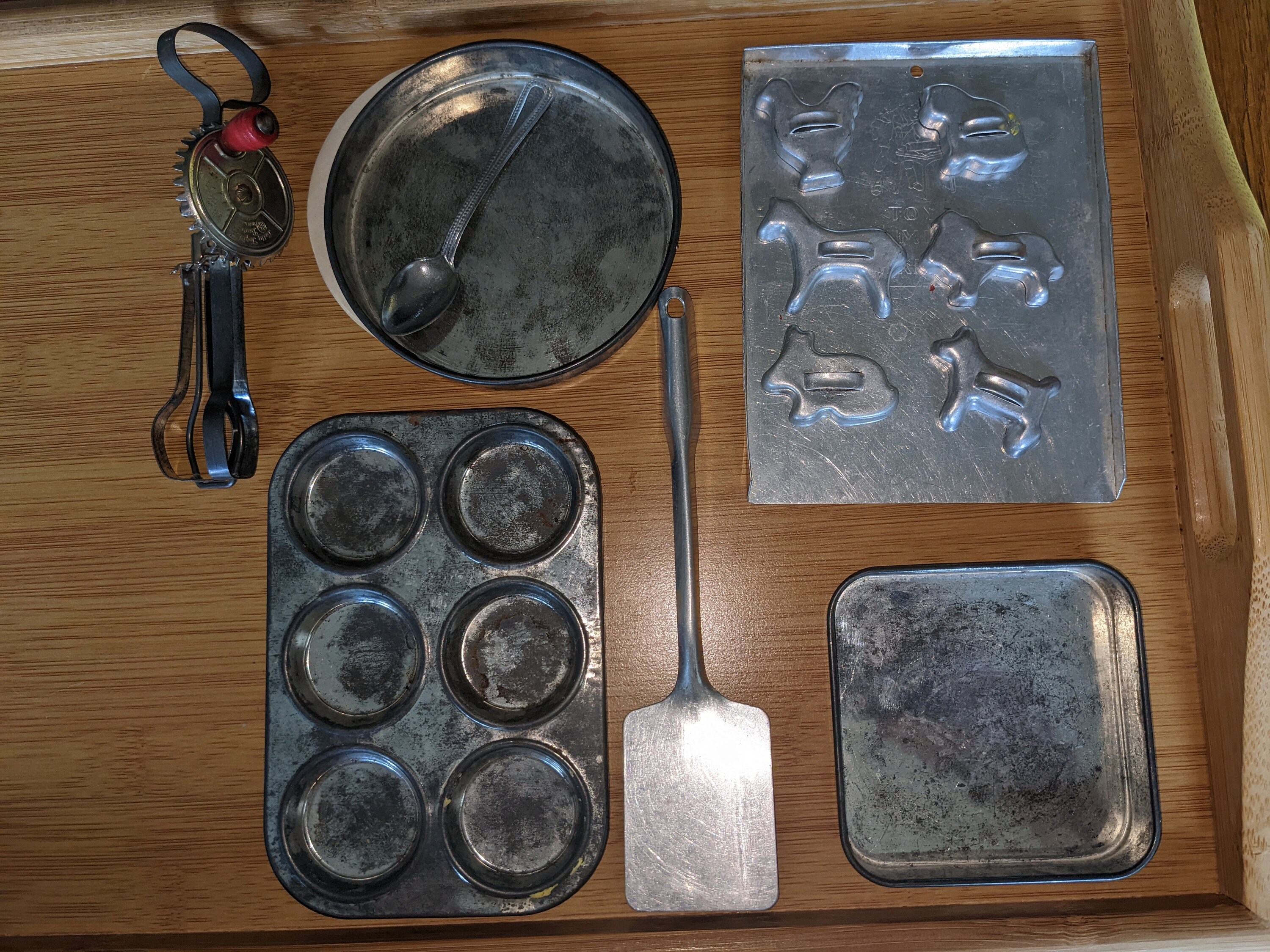 12-piece Vintage Child's Toy Bake Set With 6 Miniature Animal Cookie ...