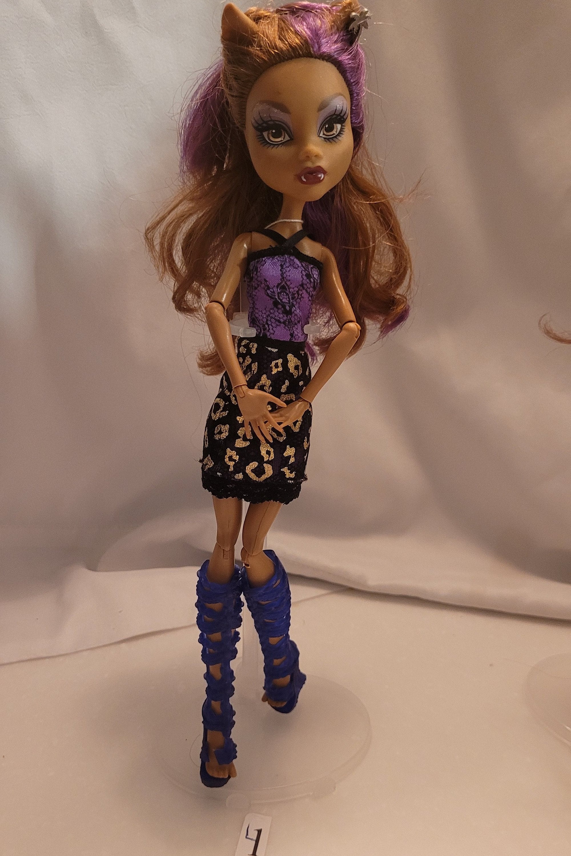 Monster High -G1 2008. First Wave. Clawdeen Wolf. Number 1-with Black ...